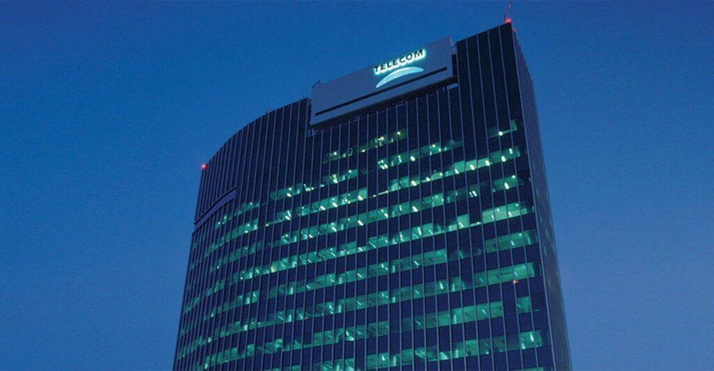 Telecom. Diseño integral de imagen corporativa. Arquitectura marcaria del Grupo. Diseño de ...